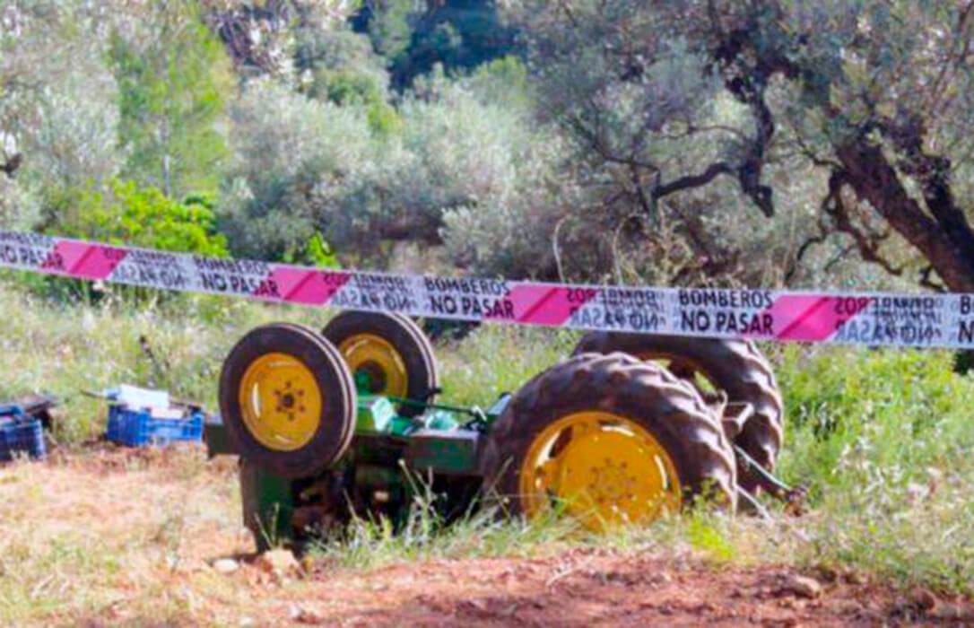 Fallece un hombre de 54 años al volcar su tractor tras un mes de ...